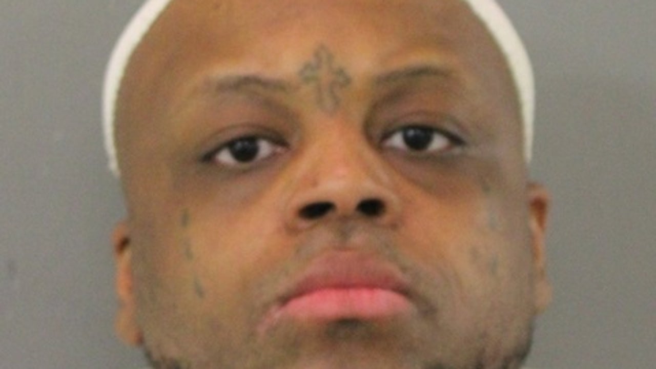 Chicago man arrested minutes after stabbing in alleged hate crime