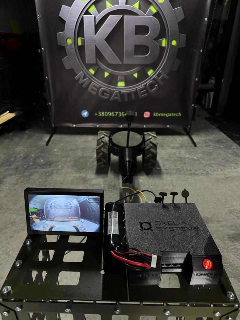 Ukrainian ground robot Bambetel upgraded with fibre-optic ...