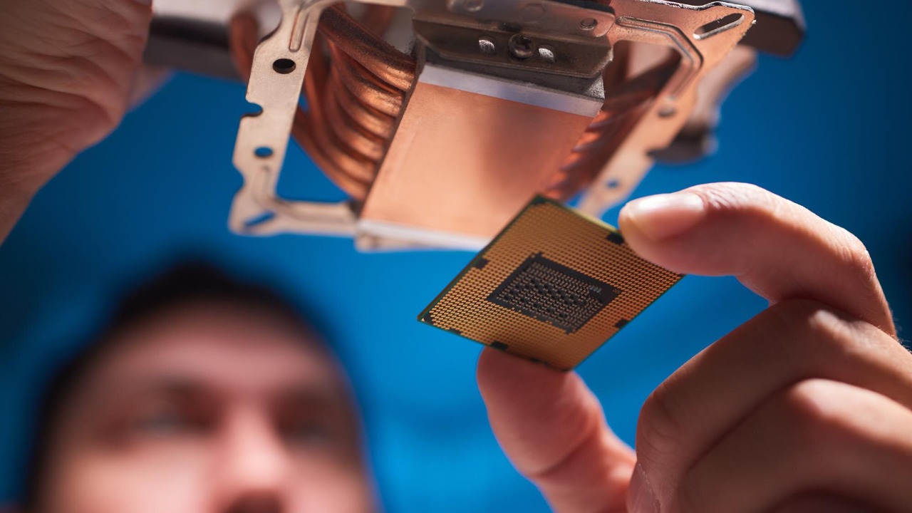 Chinese chipmakers race to IPOs after back-to-back listing surges