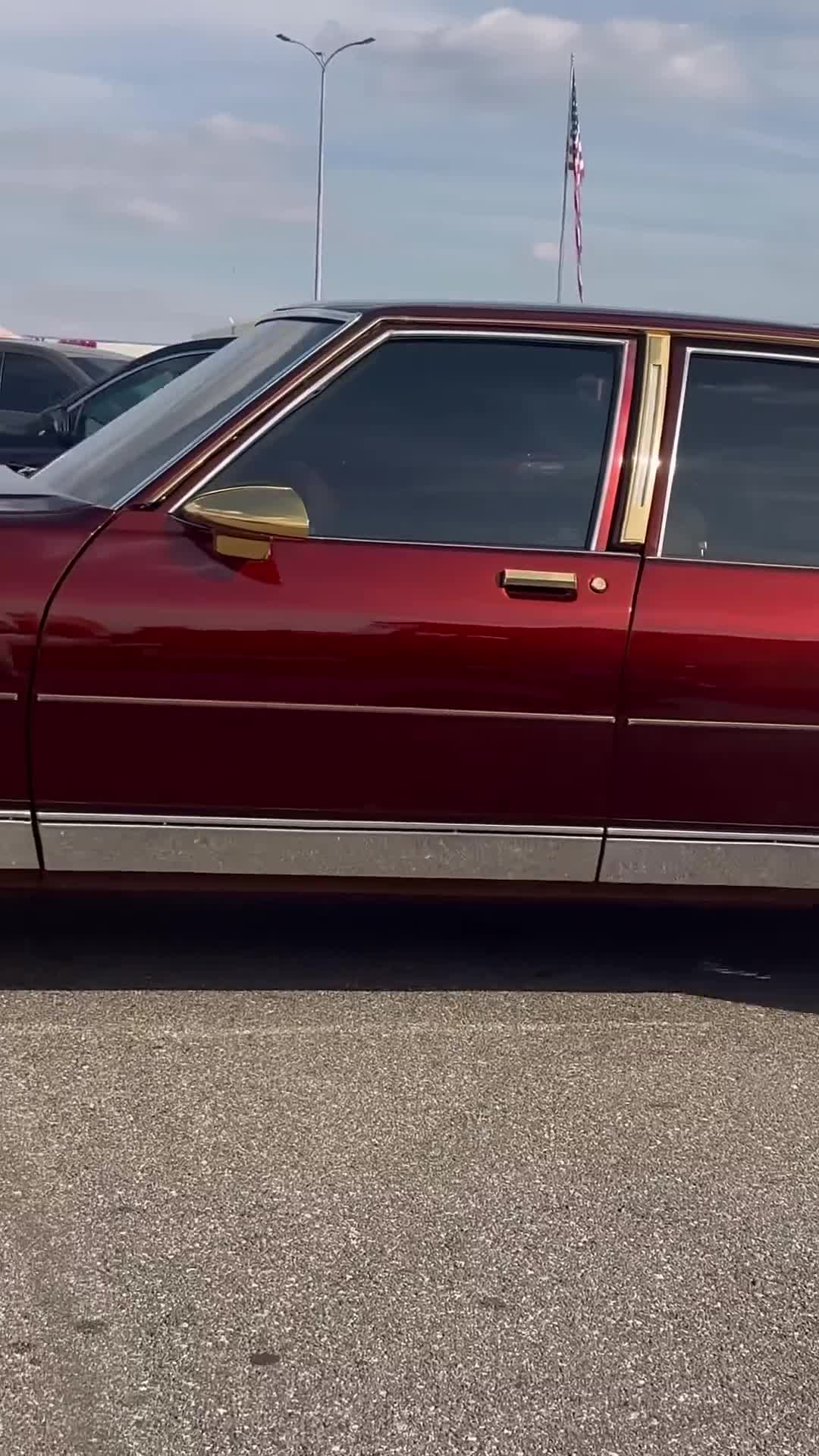 Chevy box on gold 24” Daytons riding