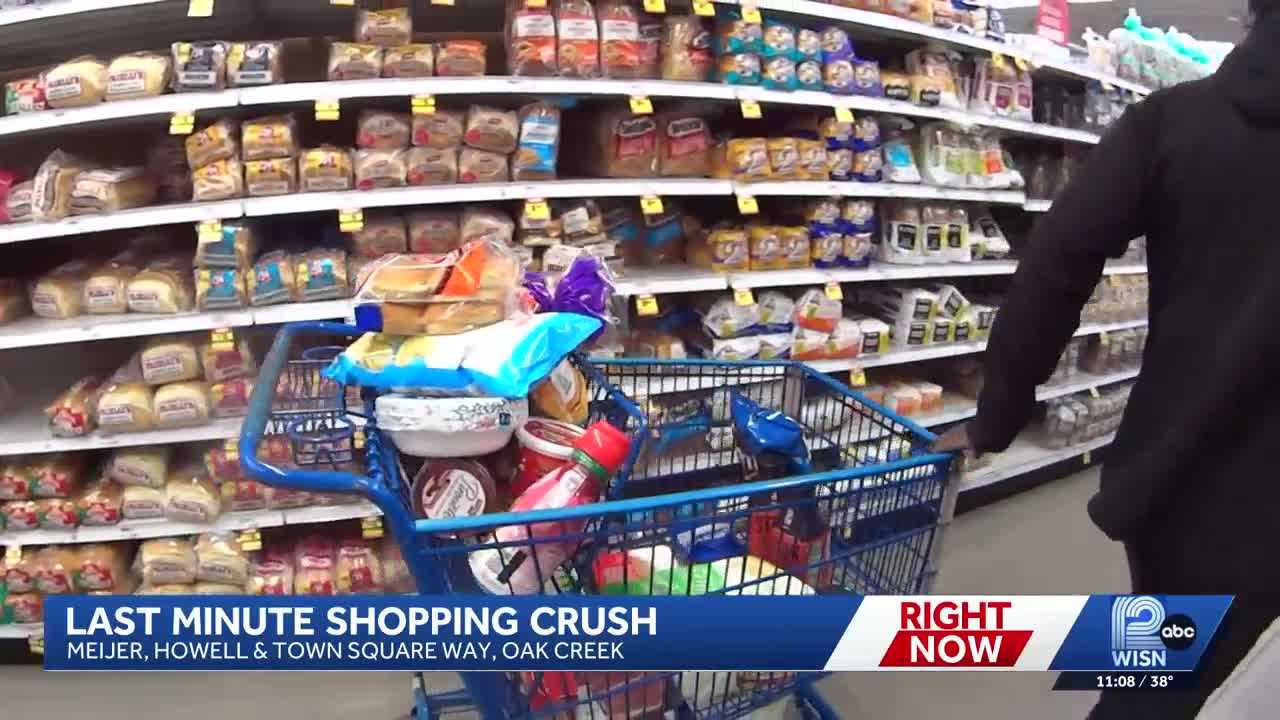 Christmas Eve brings final holiday shopping rush