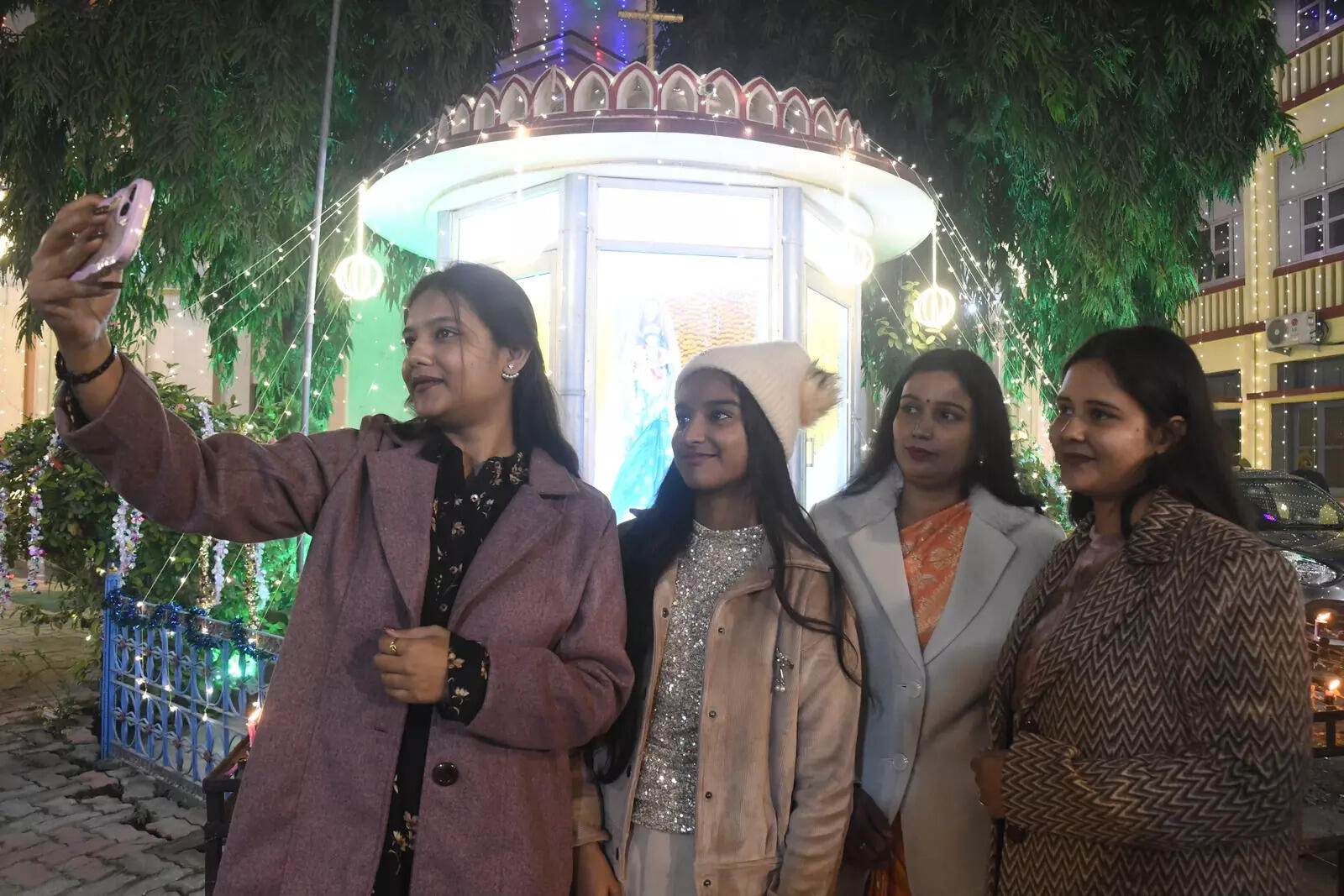 Carols echo as Christmas spirit grips Patna