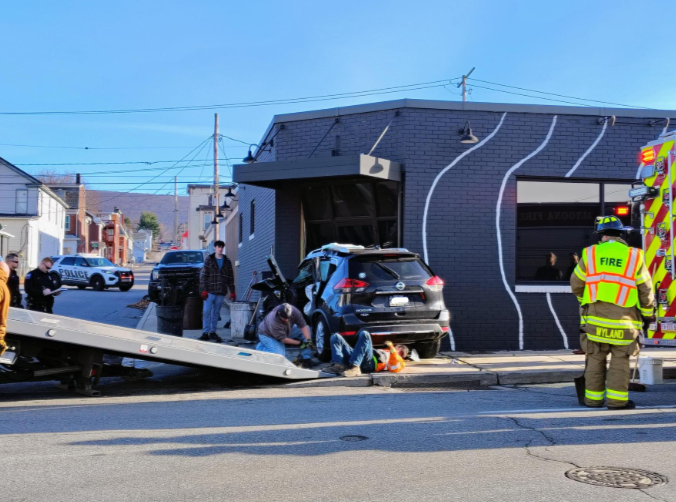 Altoona pub hit and damaged by two-car collision