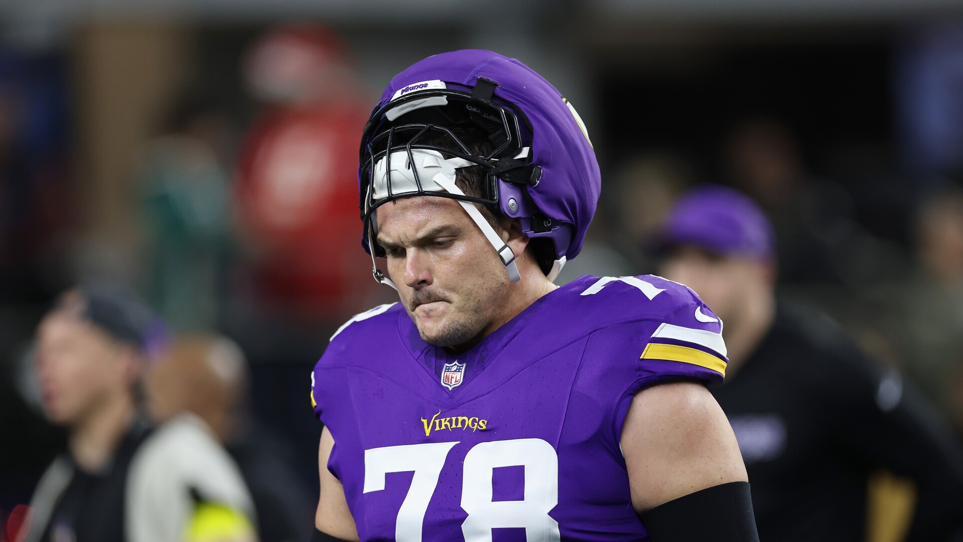 Vikings place C Ryan Kelly on IR