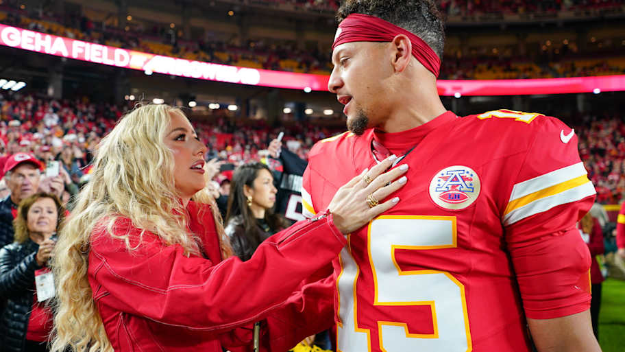 Brittany Mahomes turns heads in red workout fit before Chiefs Christmas ...