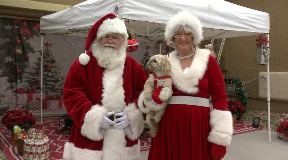 Las Vegas Santa spreads holiday magic for 24th year