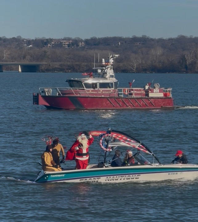 Santa, reindeer, Grinch waterski on Potomac River in 40th annual tradition