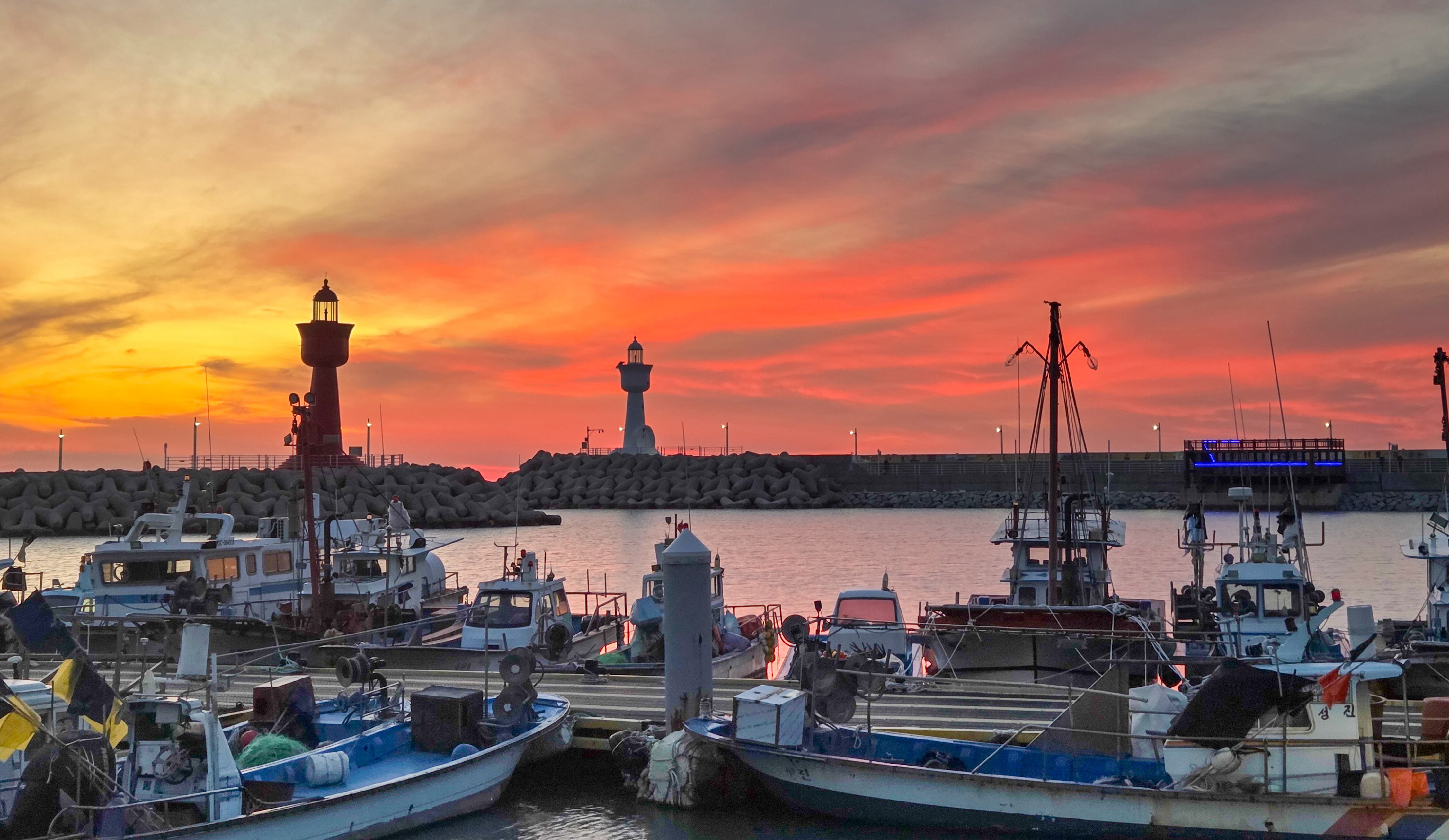 West Sea sunsets: Year-end reflection journeys