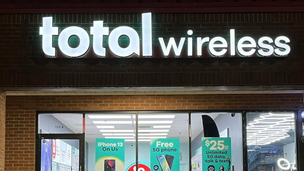 Fast-growing wireless chain hits 300-store mark with latest opening in ...