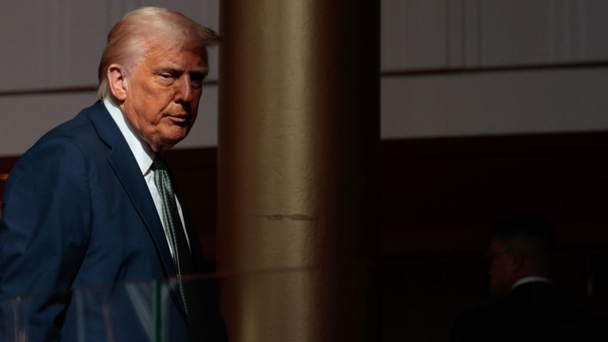 'Is he sleep?': Trump promised a big moment as host — fans zoomed in ...