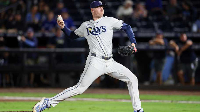 Marlins get their late-inning reliever a day before Christmas