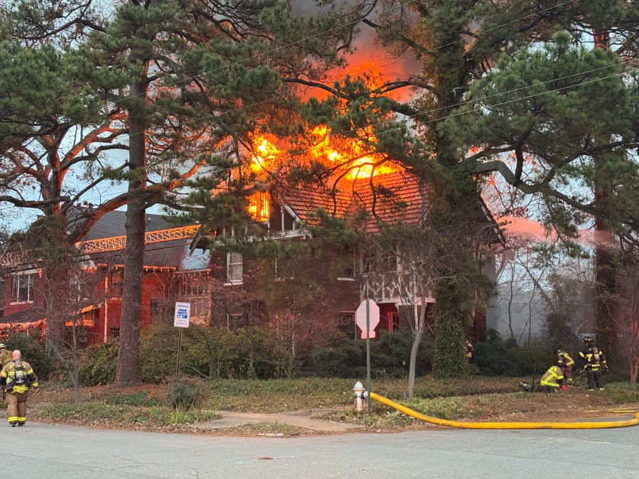 Crews respond to fire at historic home in Little Rock