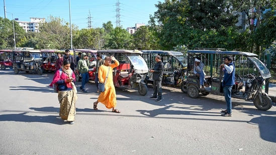 E-rickshaws to be barred from arterial roads to ease Gurugram congestion