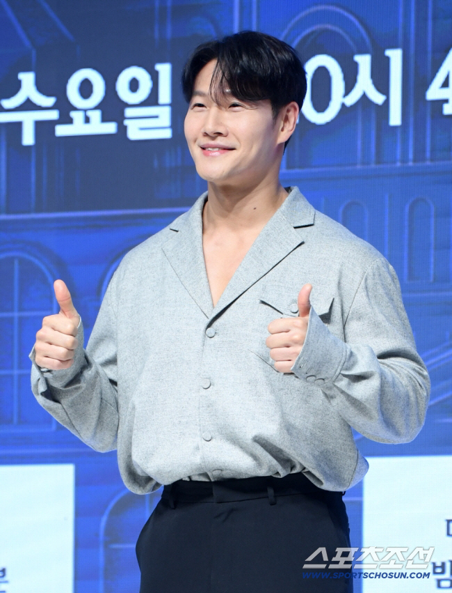 Kim Jong-kook bought a 6.5 billion honeymoon house. Vacuum cleaner ...