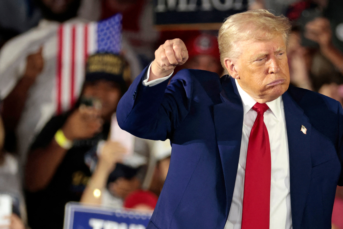 Trump returns to campaign rhetoric at rally celebrating 100 days in office