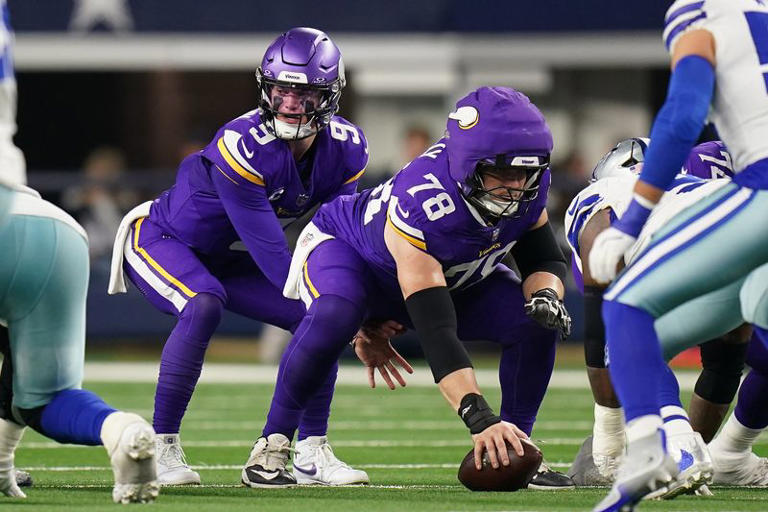 Vikings place C Ryan Kelly on IR after latest concussion