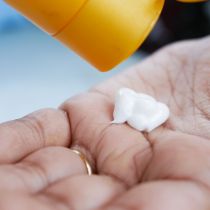 Protector solar en adultos mayores: por qué sigue siendo clave para ...