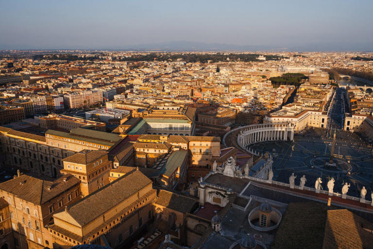 When will the conclave to elect the next pope begin?