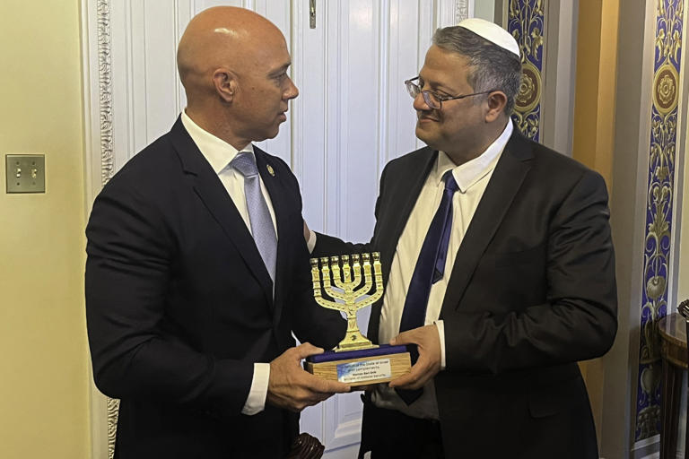 Extremist Israeli minister Ben-Gvir confronted at Capitol: "You are a ...