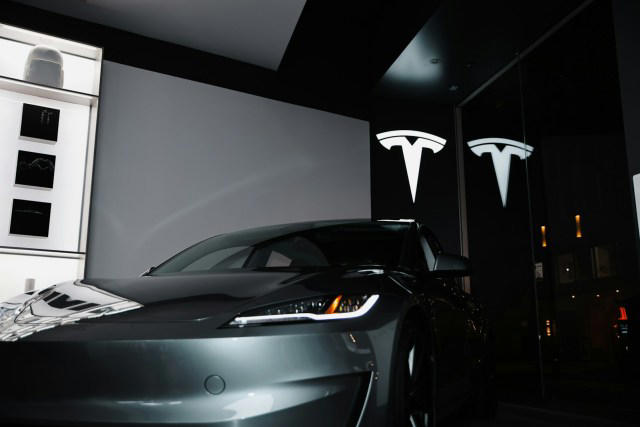 Tesla's culture clash: Why some workers shun union pay hikes