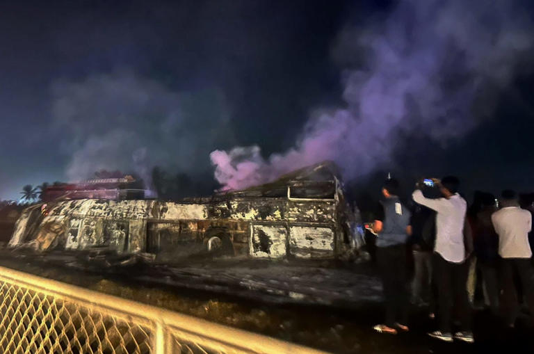 Deeply pained by loss of lives in Karnataka bus accident: Murmu