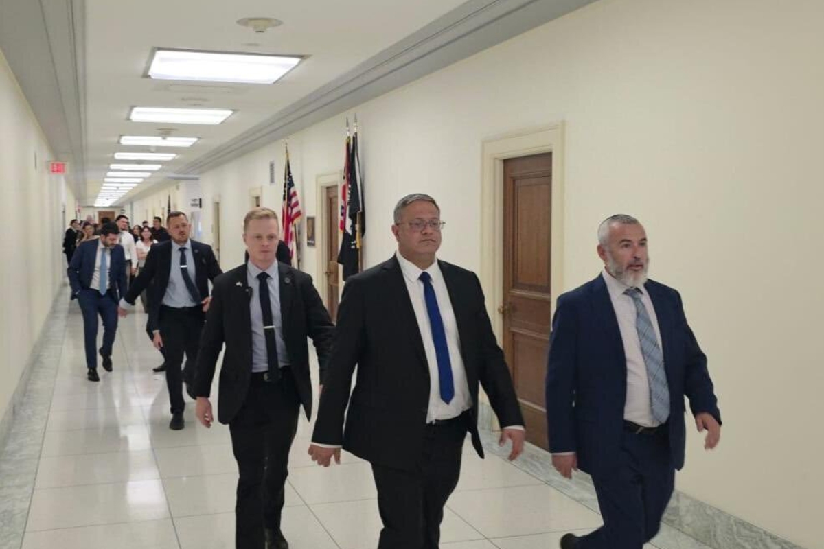 Extremist Israeli minister Ben-Gvir confronted at Capitol: "You are a ...