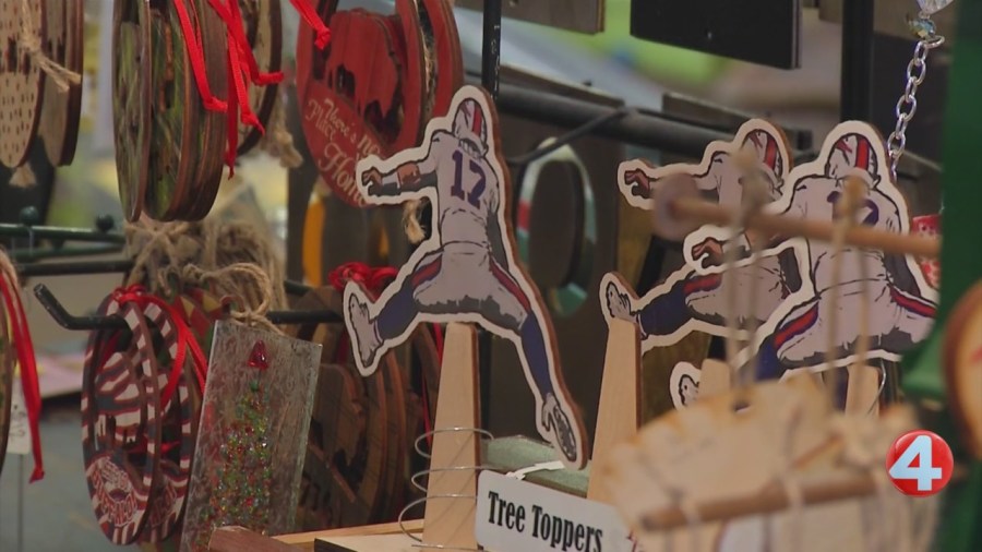 Last-minute shoppers wrap up holiday shopping