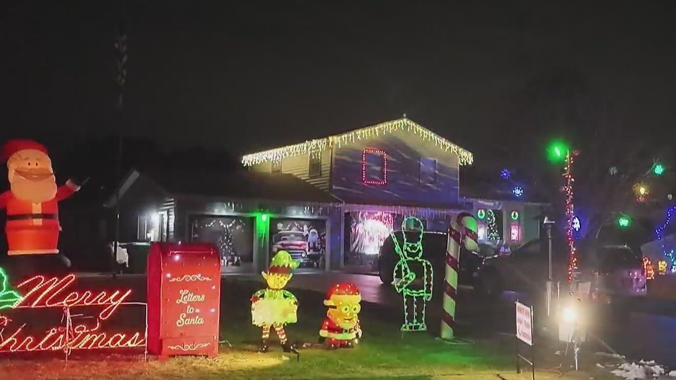 'There's nothing better:' Holiday light show in Ontario County draws ...