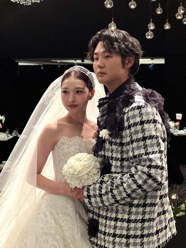 이찬원 축가 속에… '러브캐처' 김지연, ♥정철원과 결혼 “의미 있는 날 됐다”