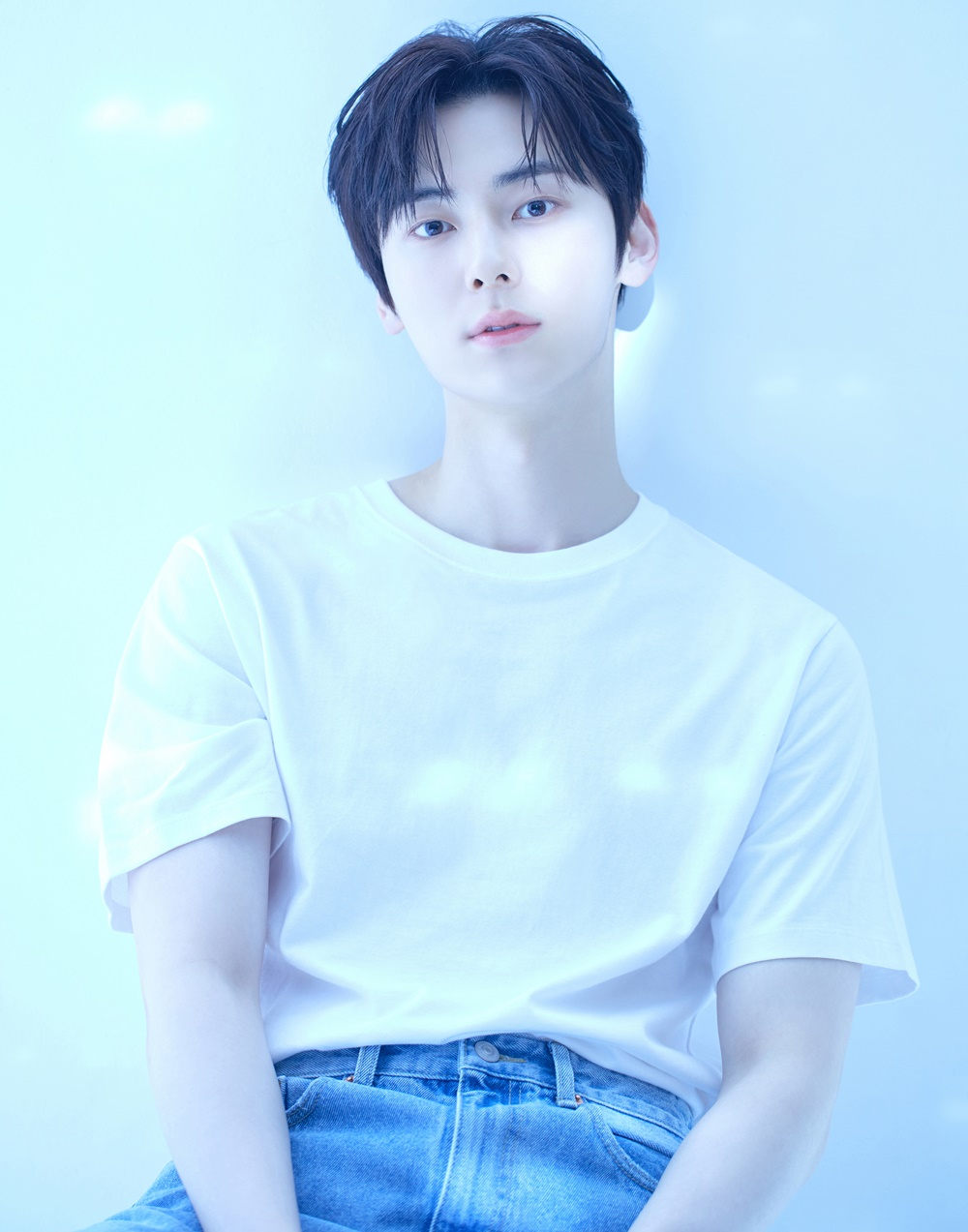 Returned Hwang Min-hyun to meet fans starting in February next year