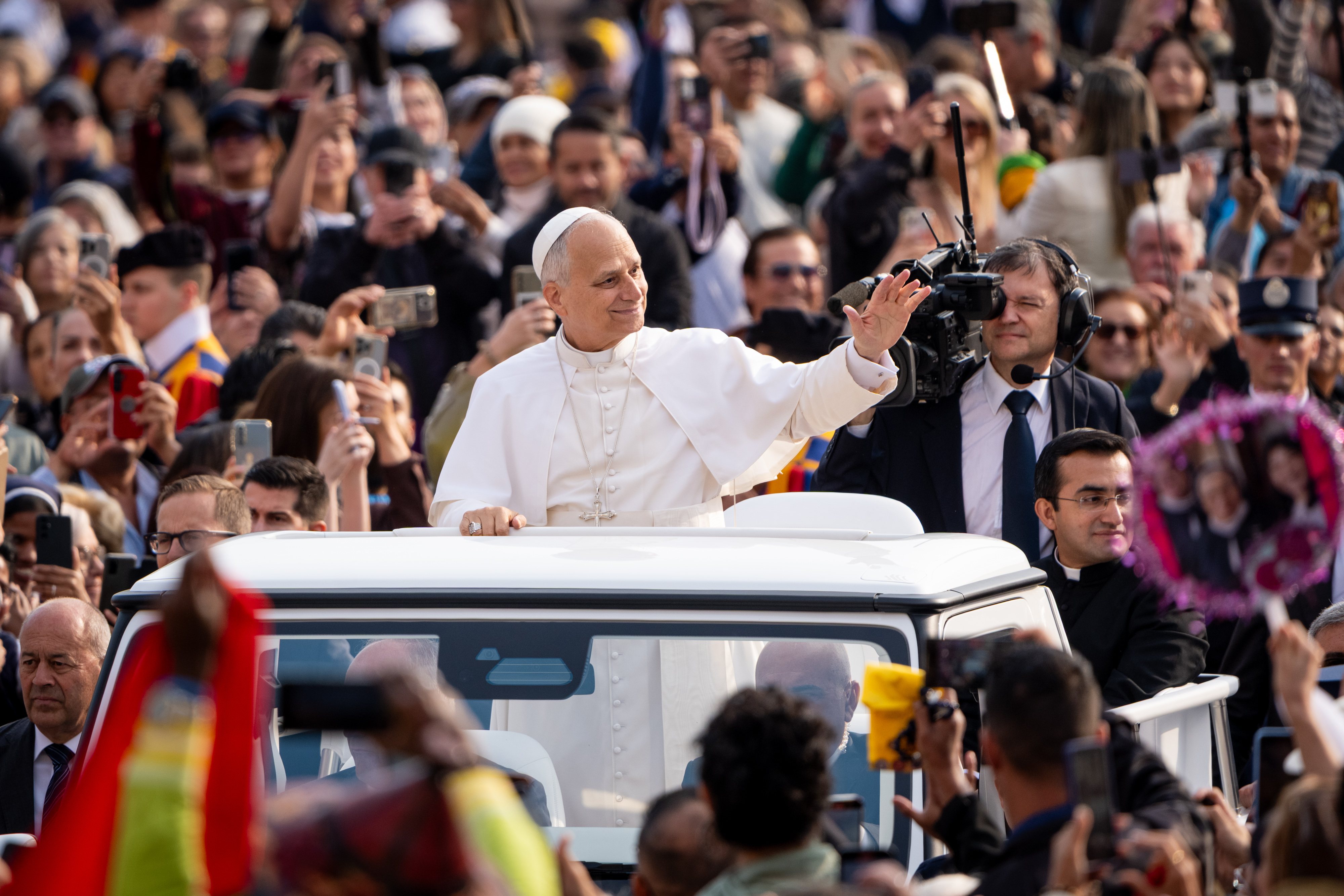 ‘I want to visit Boston,' Pope Leo tells Red Sox fan from Southie