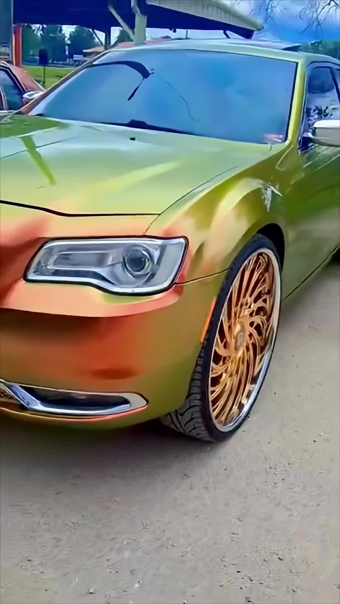 Outrageous Chrysler 300 on 28’s Ruccis
