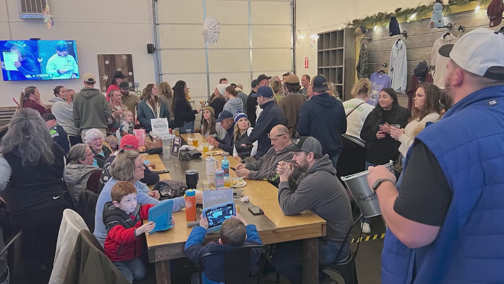 Mariners legend Edgar Martínez doubles Snohomish flood fundraiser