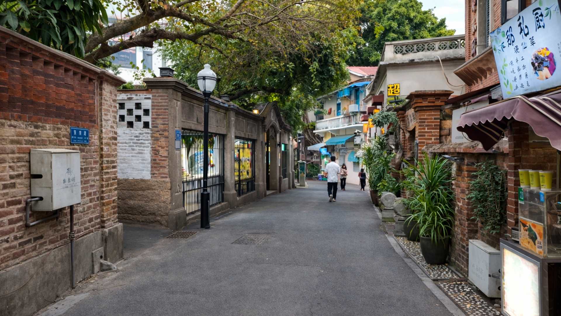 Explore Gulangyu’s colonial-style streets