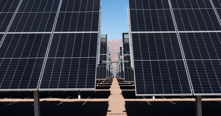 Fact check: Are wind and solar power 'worthless' when there's no wind ...