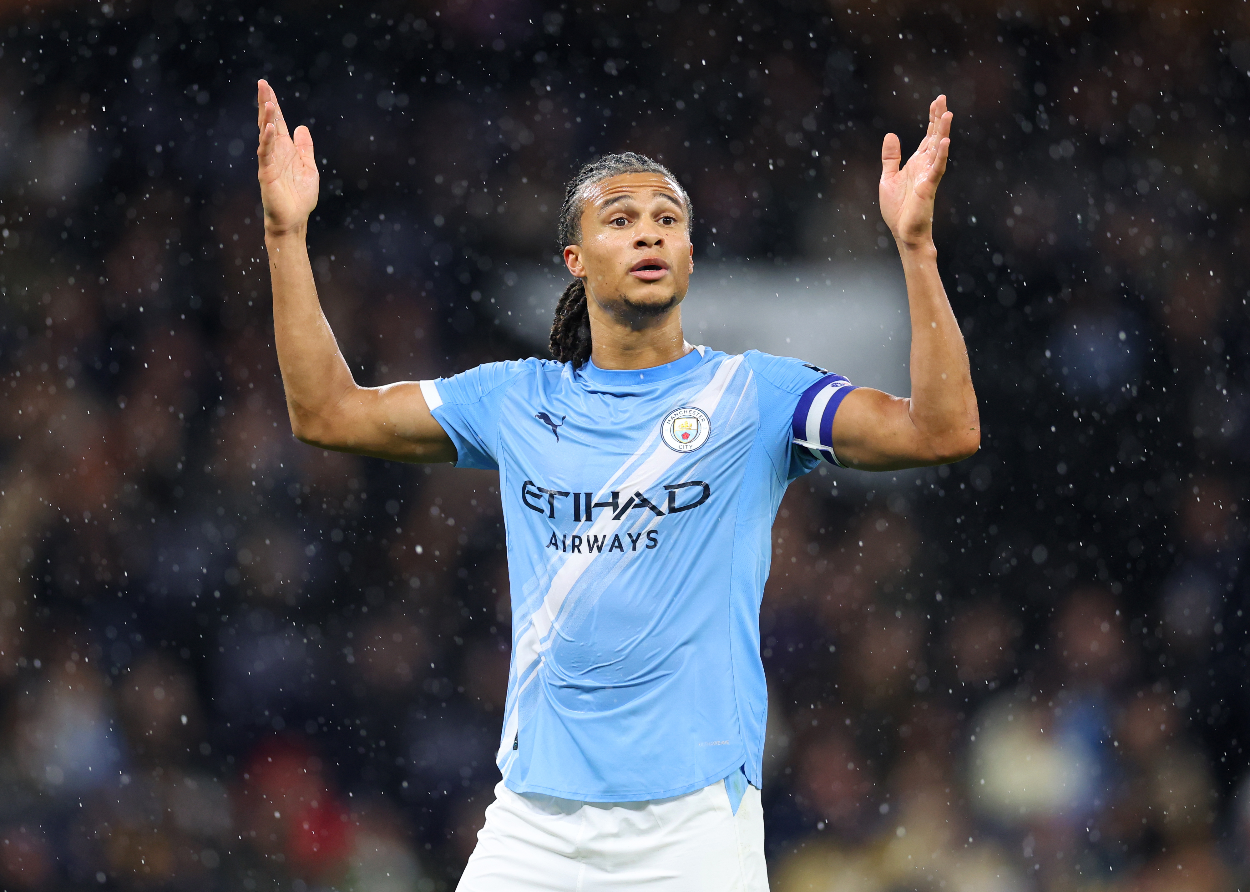 Which defender could Barcelona sign in the January transfer window?