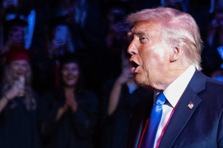 Trump says he "doesn't know" if he must uphold Constitution as he talks ...