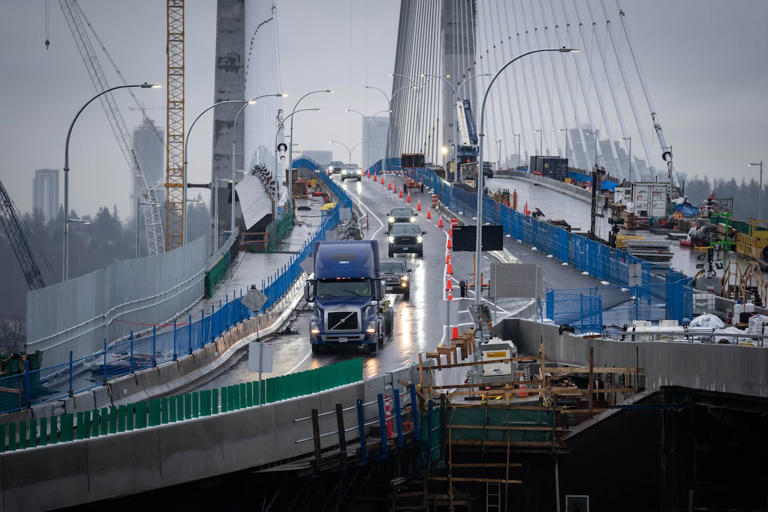 Week-long traffic shutdown begins as Pattullo Bridge switches to ...