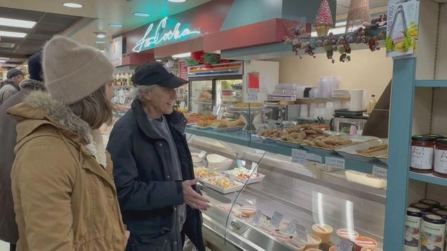 Holiday traditions draw crowds to Italian markets, restaurants on ...