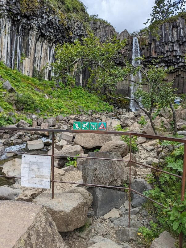 Onlooker shares photo of tourists' thoughtless behavior witnessed at ...