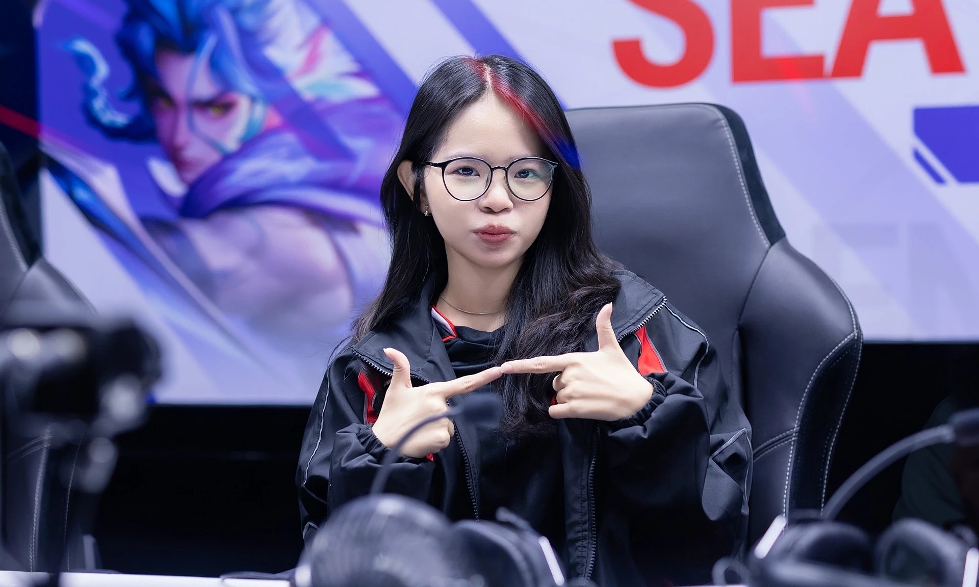 Vietnam university awards student with nearly $4,000 and iPhone 17 Pro ...