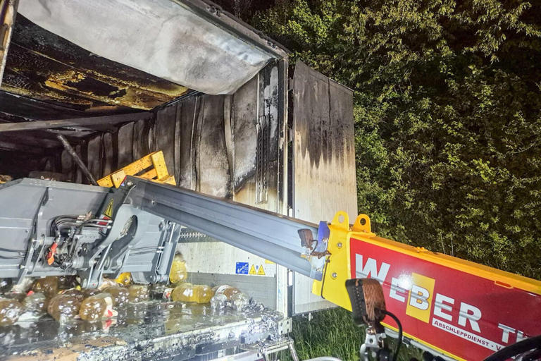 Laster in Vollbrand: A8 in Richtung Stuttgart für acht Stunden gesperrt