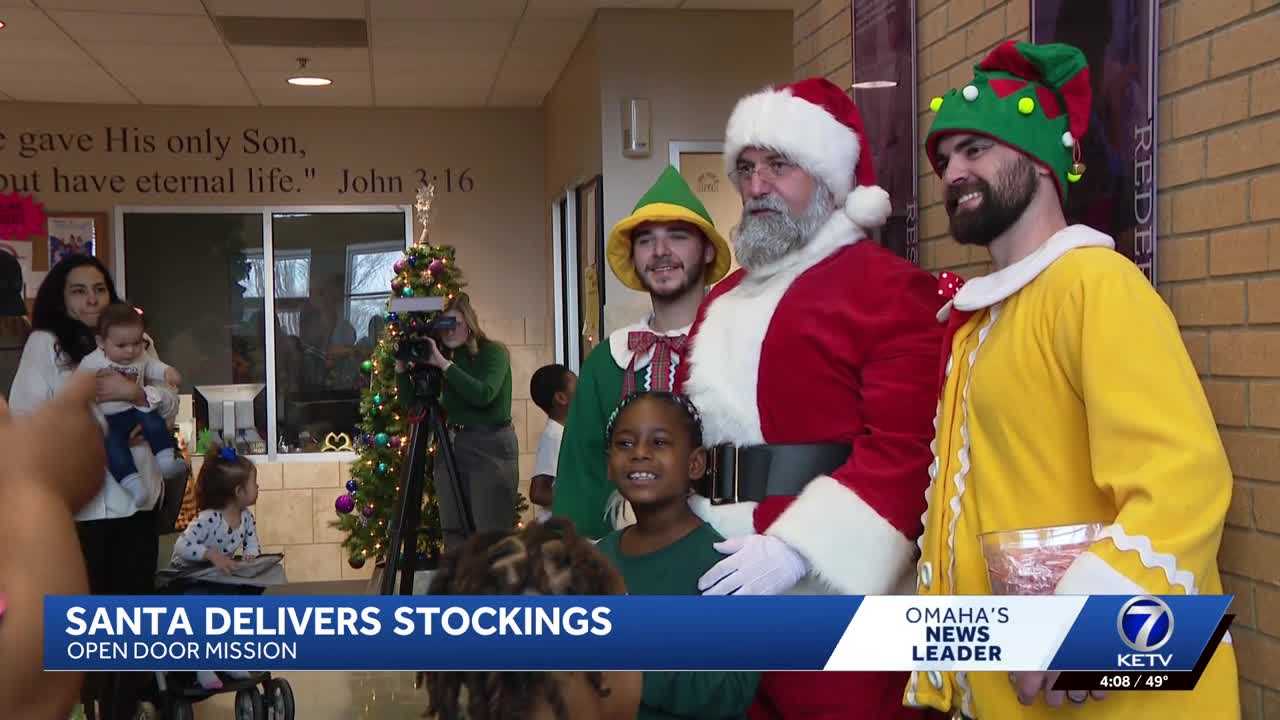 Santa Claus makes stop at Open Door Mission, delivering presents to ...