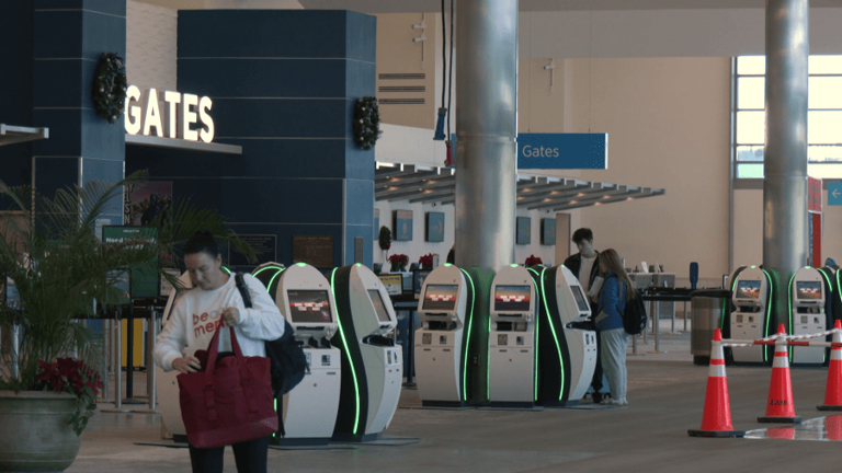 Myrtle Beach International Airport keeps up with holiday travel influx