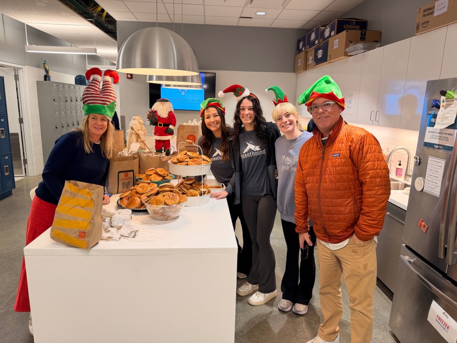 KC Pet Project dogs get Christmas miracle with hamburger dinner