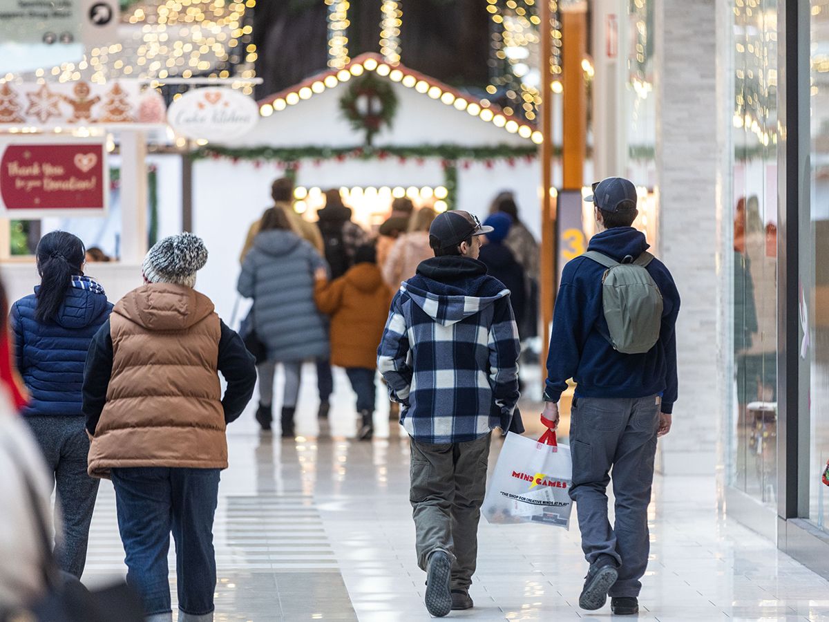 'Full go-mode': Calgarians head out for last-minute shopping on ...