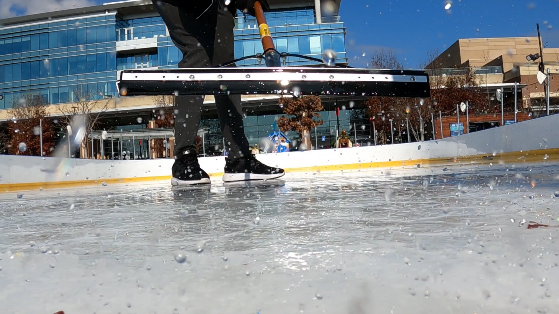 Warm Christmas Eve brings challenges to outdoor skating rinks in metro ...