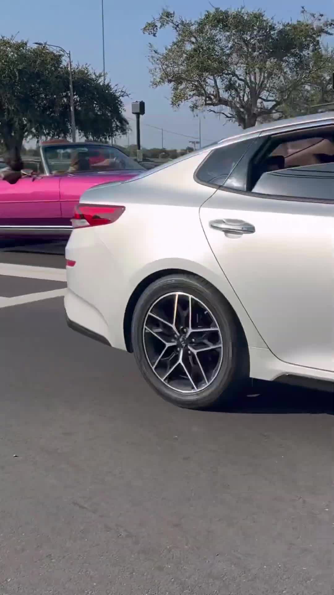 Sim1’s 71 Chevy vert on rosegold 26” DUB floaters riding