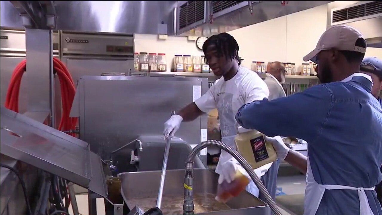 Metropolitan Ministries serving Christmas Eve meals