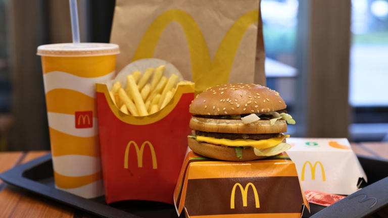 Frustrated aunt refuses to cook for 12-year-old niece after she ...